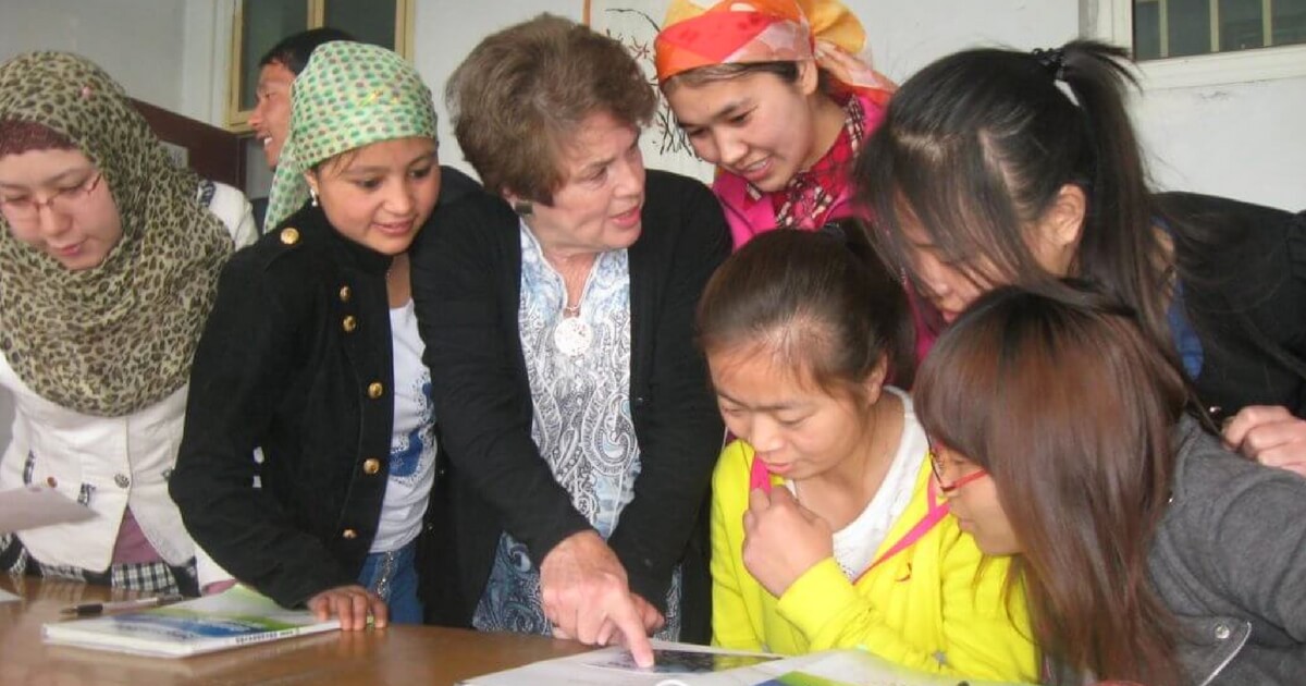 Build Bridges Between Borders with Global Volunteers